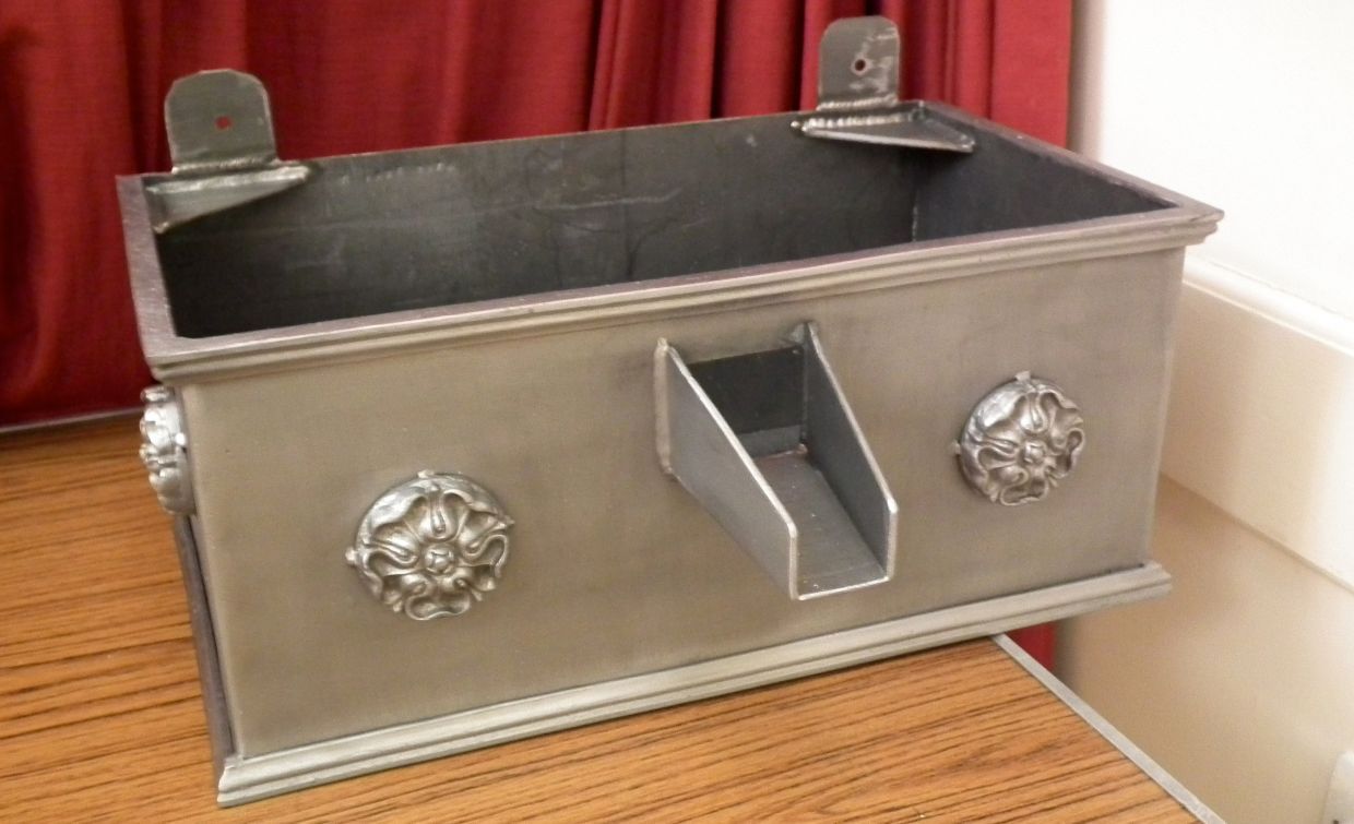 Projects : Hopper spout : Tim Fuge Leadwork